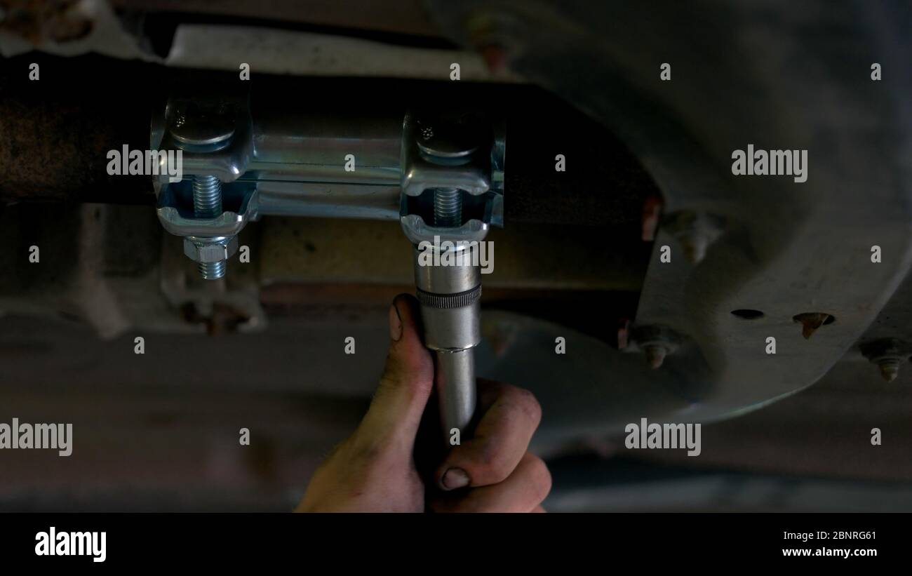 Car mechanic tightening the nuts using wrench Stock Photo - Alamy