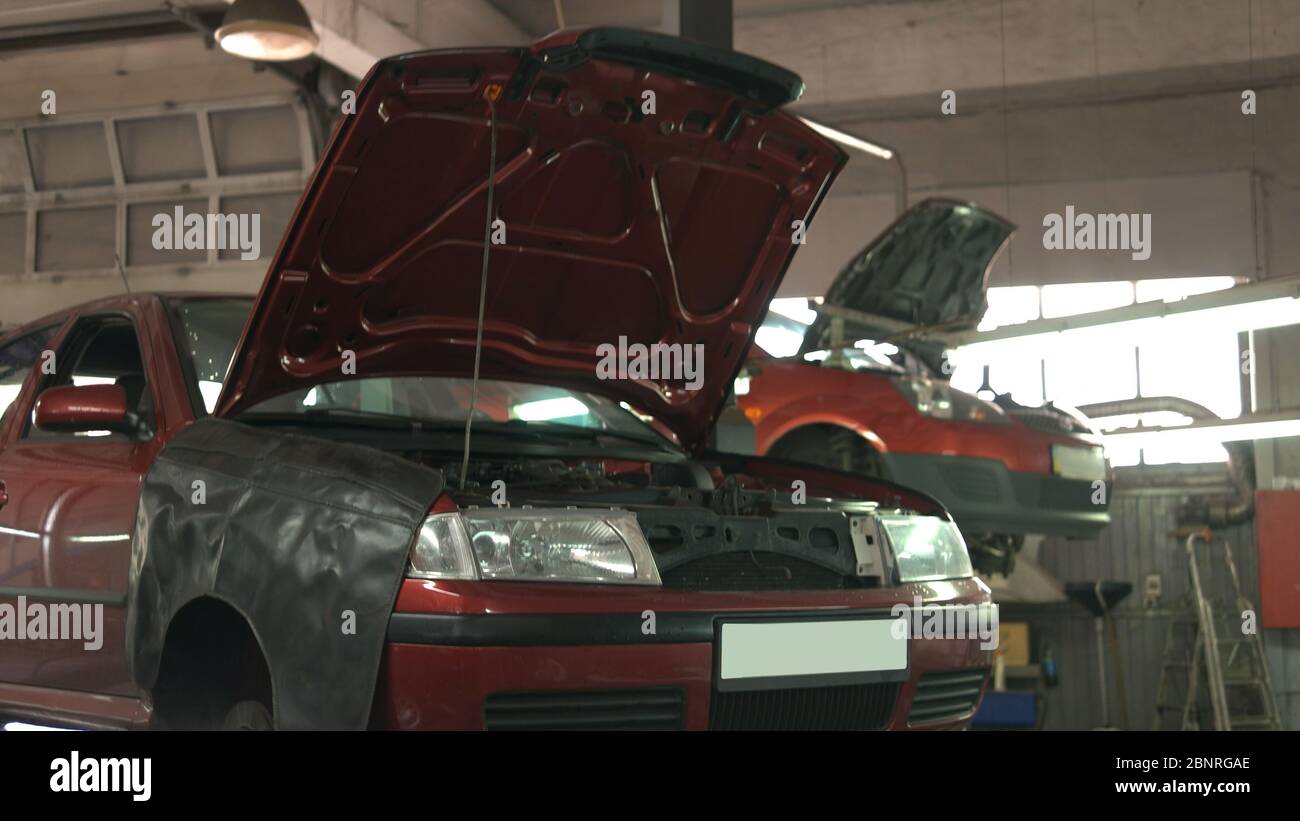 Engine install hi-res stock photography and images - Alamy