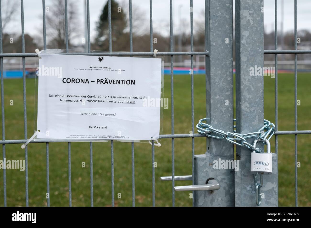 Field closed sign hi-res stock photography and images - Alamy