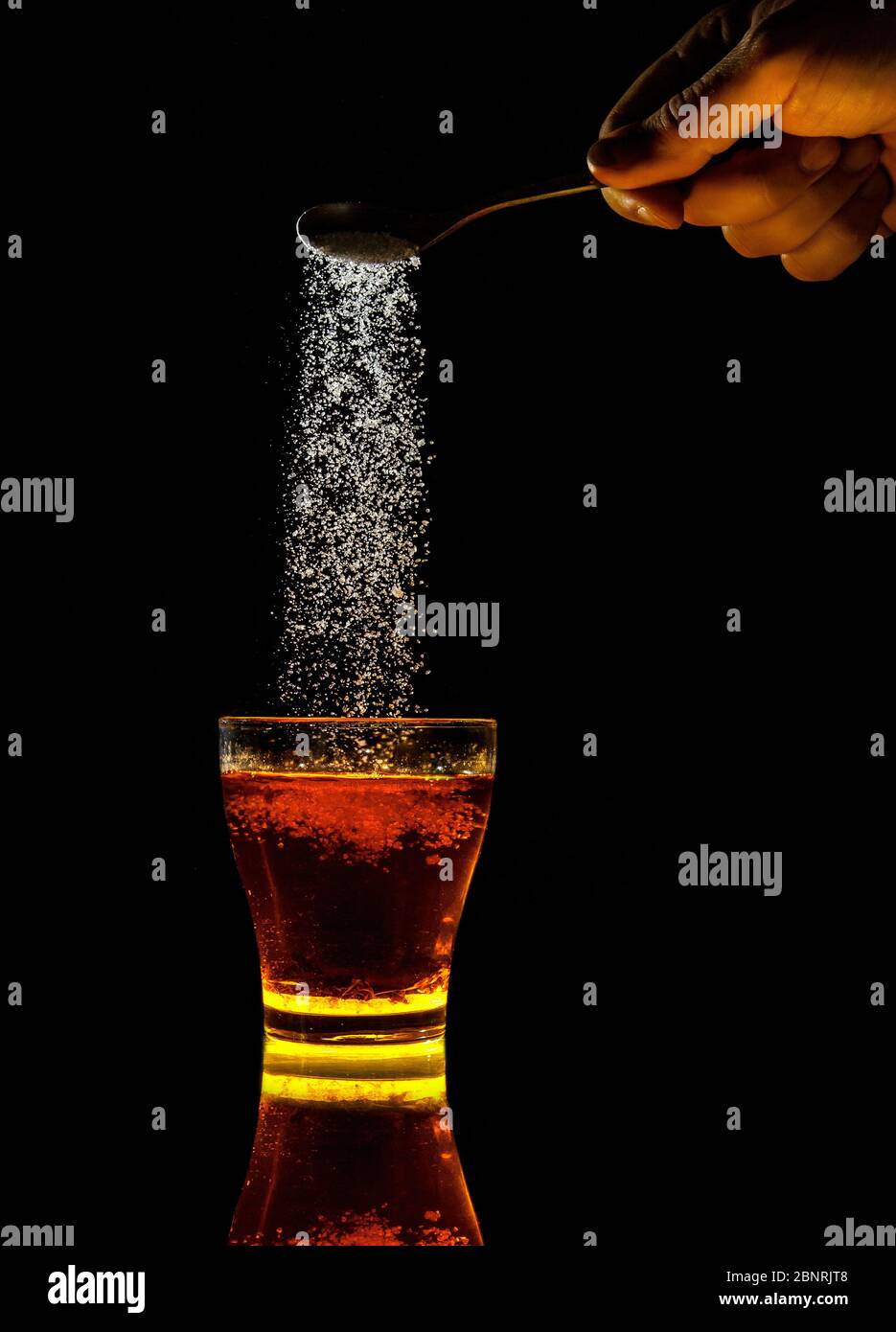 Black backgroung hi-res stock photography and images - Alamy