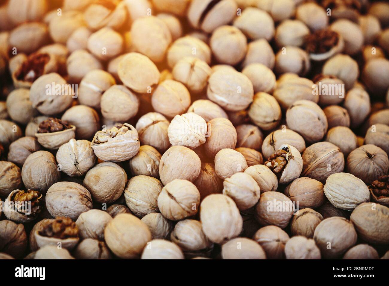 Pile of walnuts at Farmers' market Stock Photo - Alamy