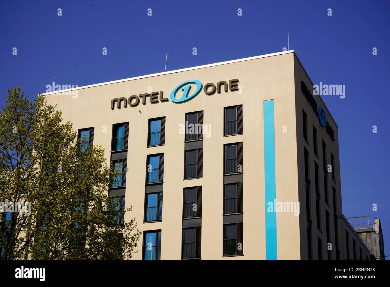 Motel exterior hi-res stock photography and images - Alamy