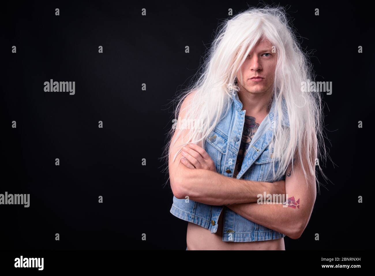 Man wearing blond wig hi-res stock photography and images - Alamy