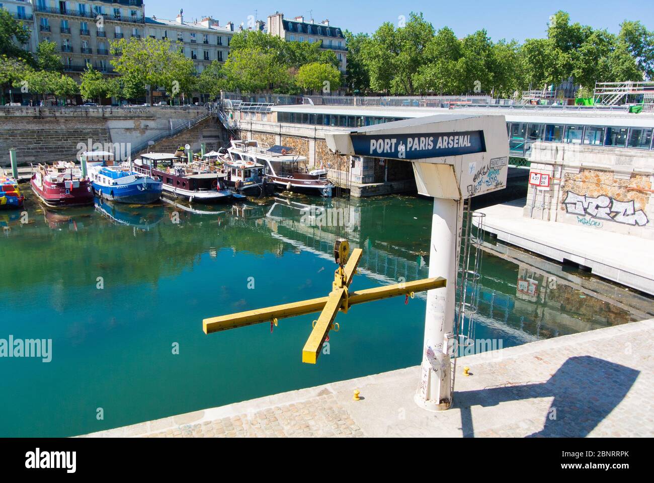 Harbor paris hi-res stock photography and images - Alamy