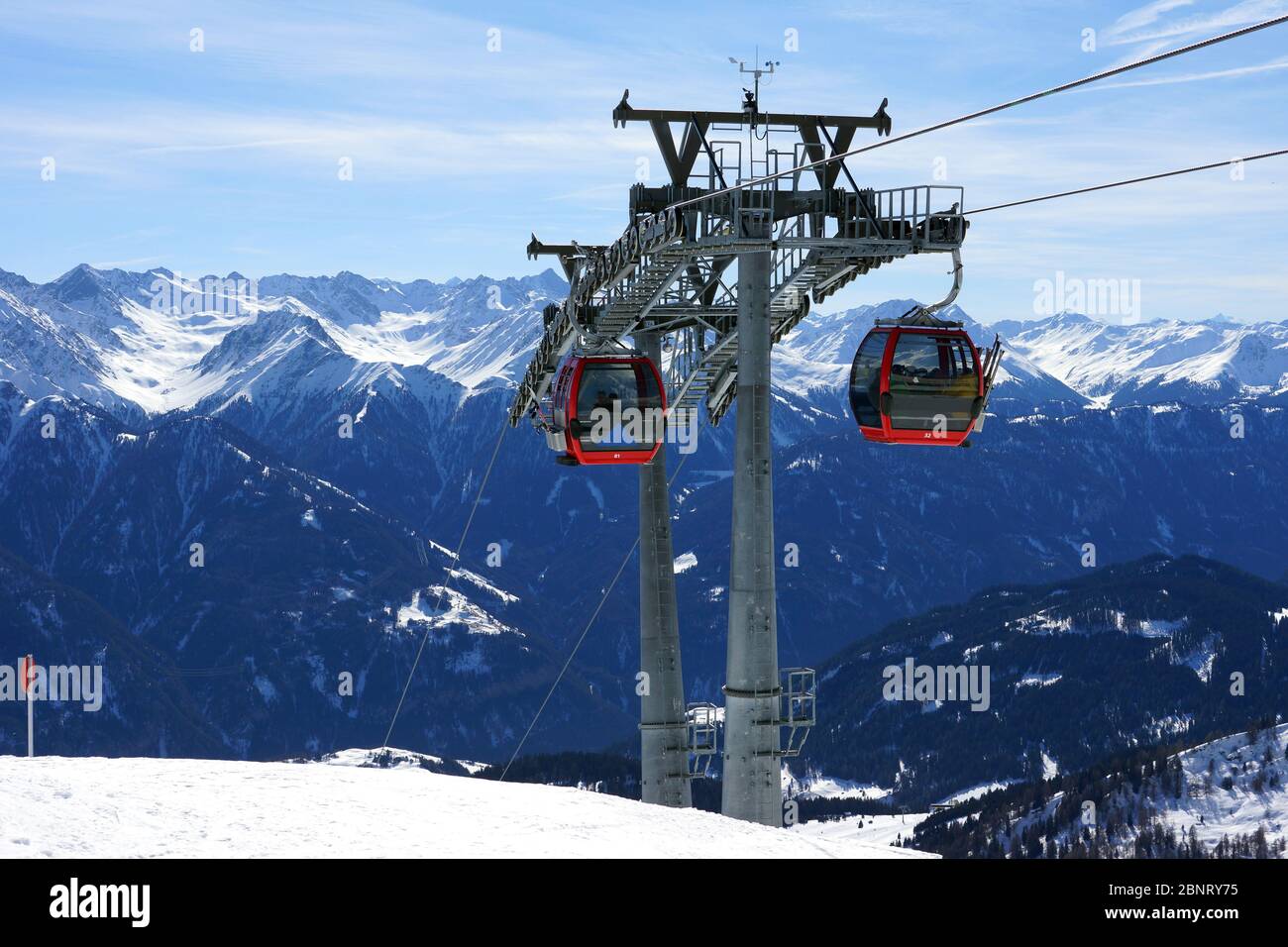 Cable cars on ski resort hi-res stock photography and images - Alamy