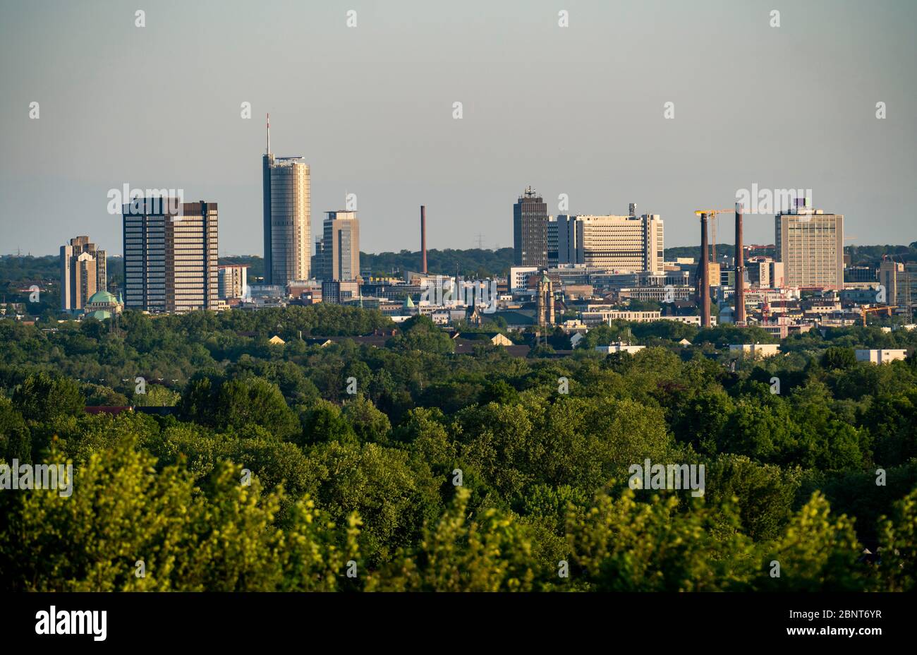 Skyline of Essen, city centre, high-rise buildings, city hall, RWE ...