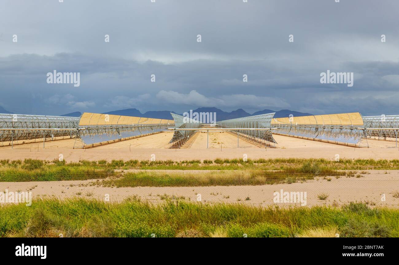 Alternative electricity energy solar collector on Arizona desert ...