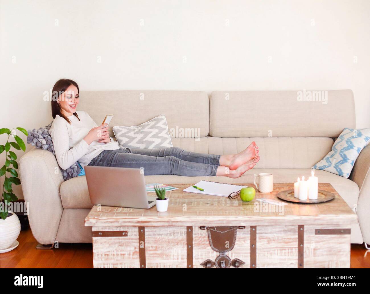 Barefoot lady hi-res stock photography and images - Alamy