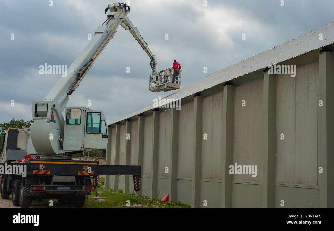 Elevating truck hi-res stock photography and images - Alamy