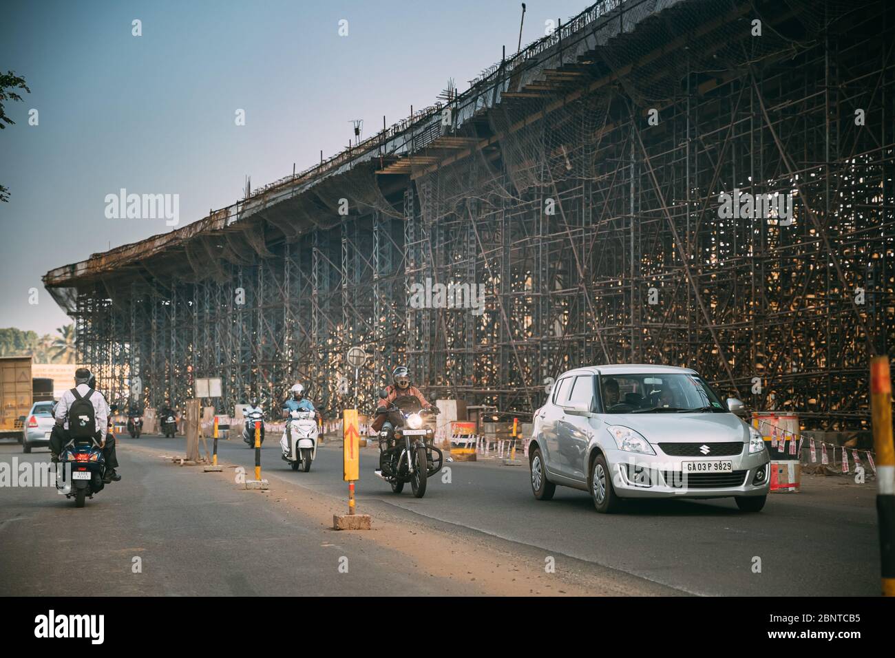 India highway construction hi-res stock photography and images - Alamy