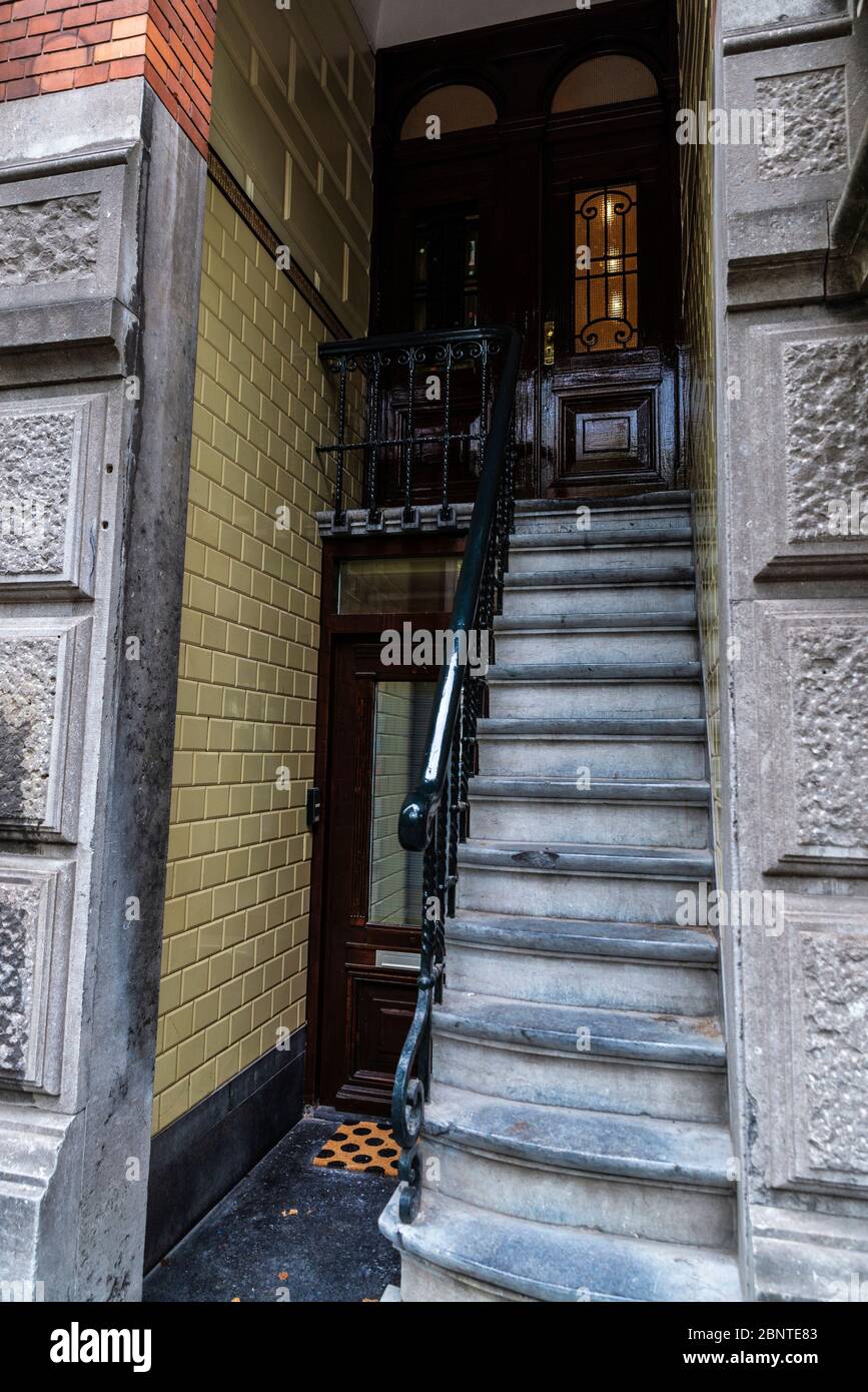 The leaning house hi-res stock photography and images - Alamy