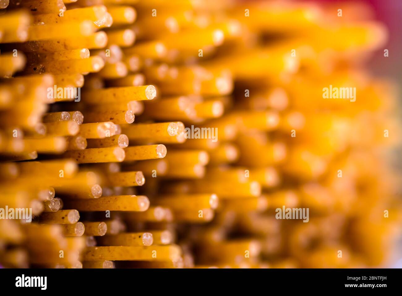 raw durum spaghetti background close up shot Stock Photo - Alamy