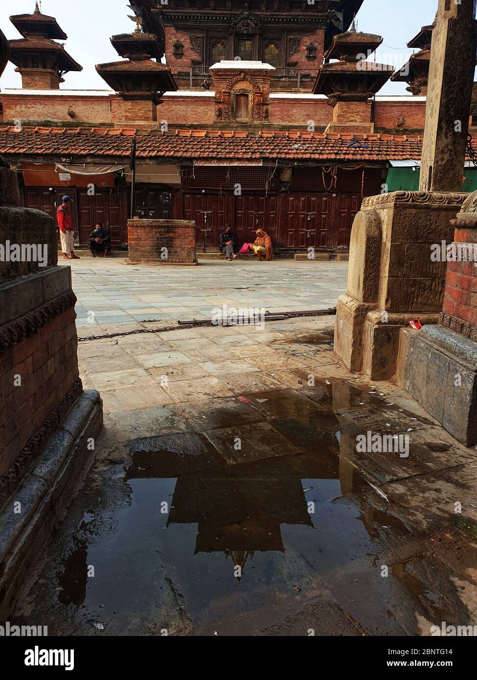 Kathmandu, Nepal. 16th May, 2020. Homeless people wait for arrival of ...