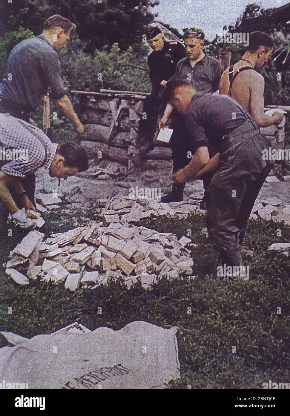 Nazi German soldiers in Second World War Stock Photo - Alamy