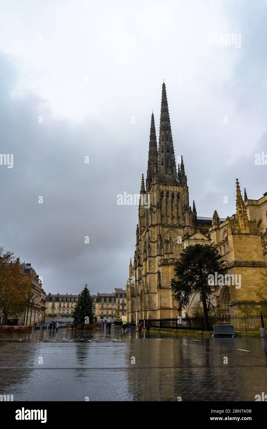 Cathedrale Saint Andre and Pey Berland Tower in Bordeaux, France Stock ...