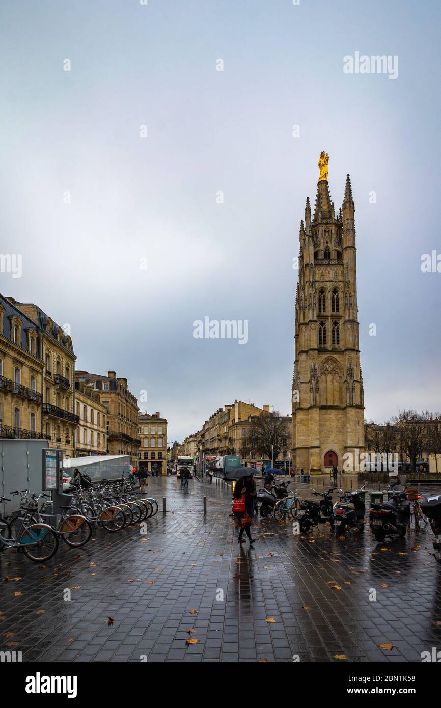 Cathedrale Saint Andre and Pey Berland Tower in Bordeaux, France Stock ...
