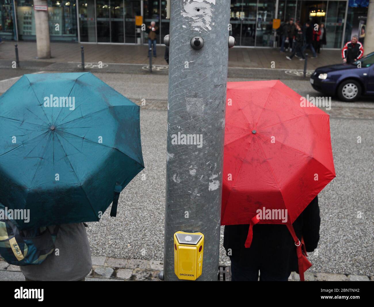 Umbrella walking hi-res stock photography and images - Alamy