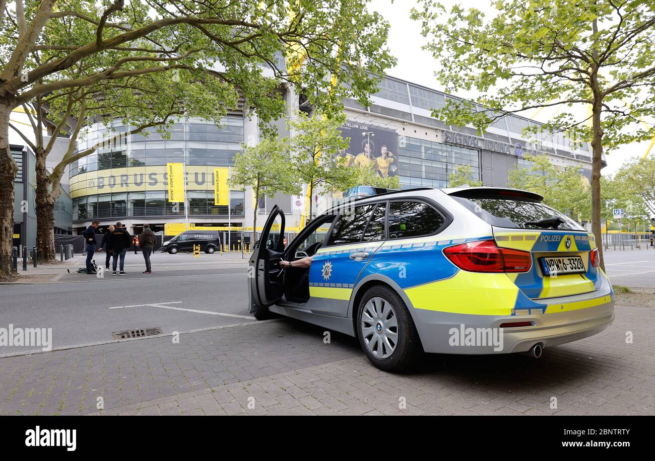 Police at football stadiums hi-res stock photography and images - Alamy