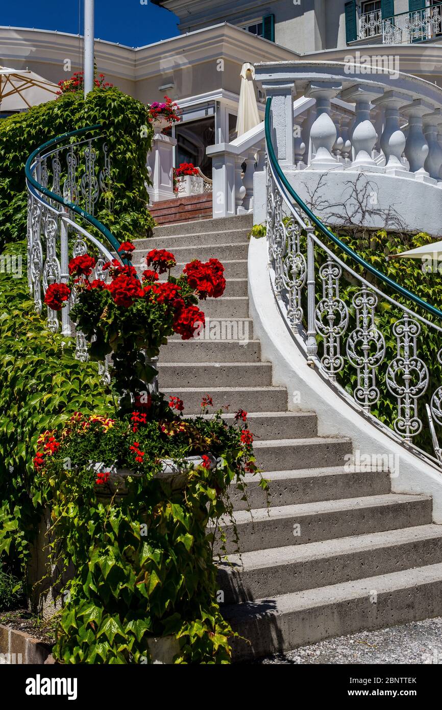 Grand building entrance stairs hi-res stock photography and images - Alamy