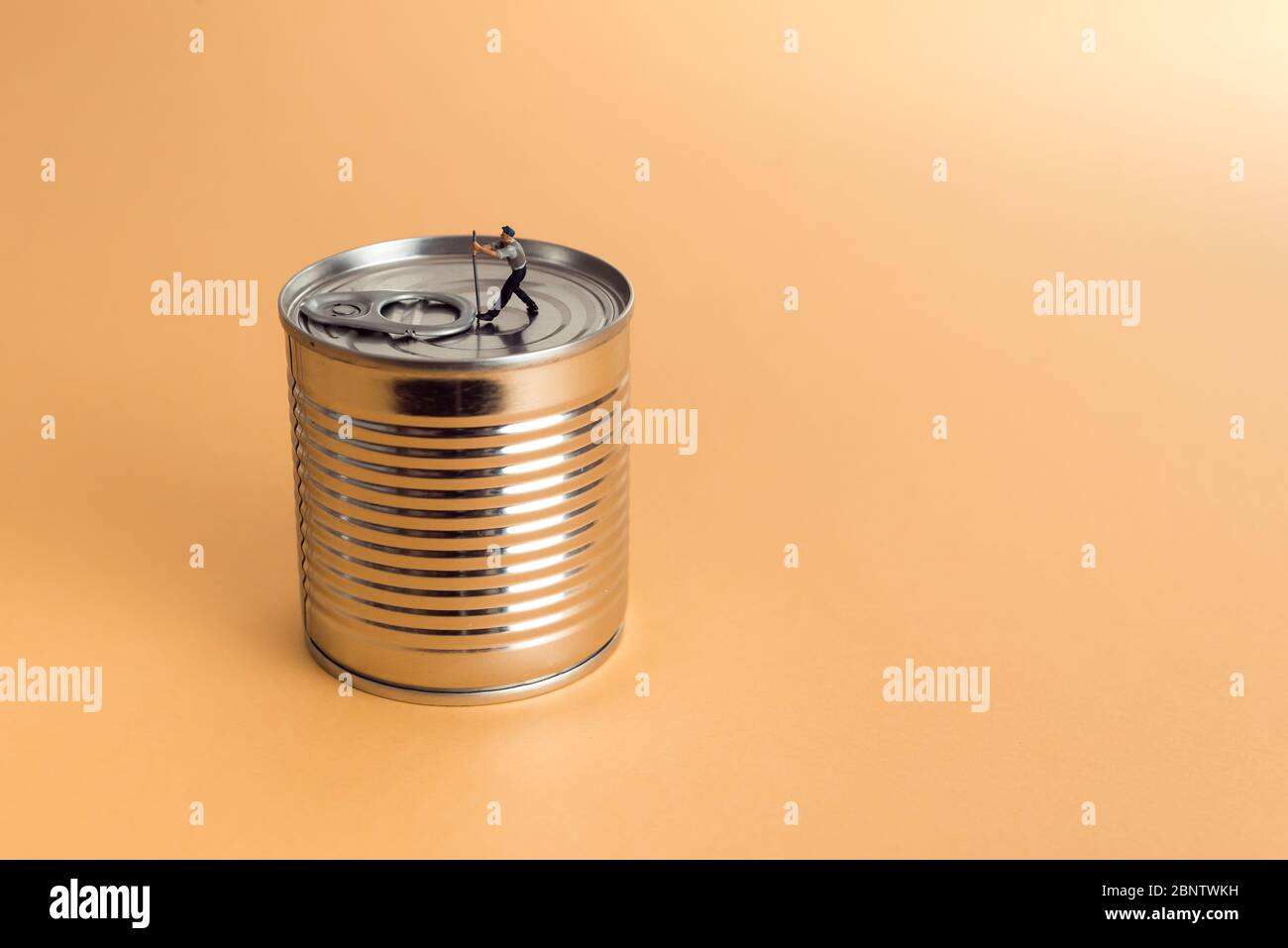 Opening a tin can hi-res stock photography and images - Alamy