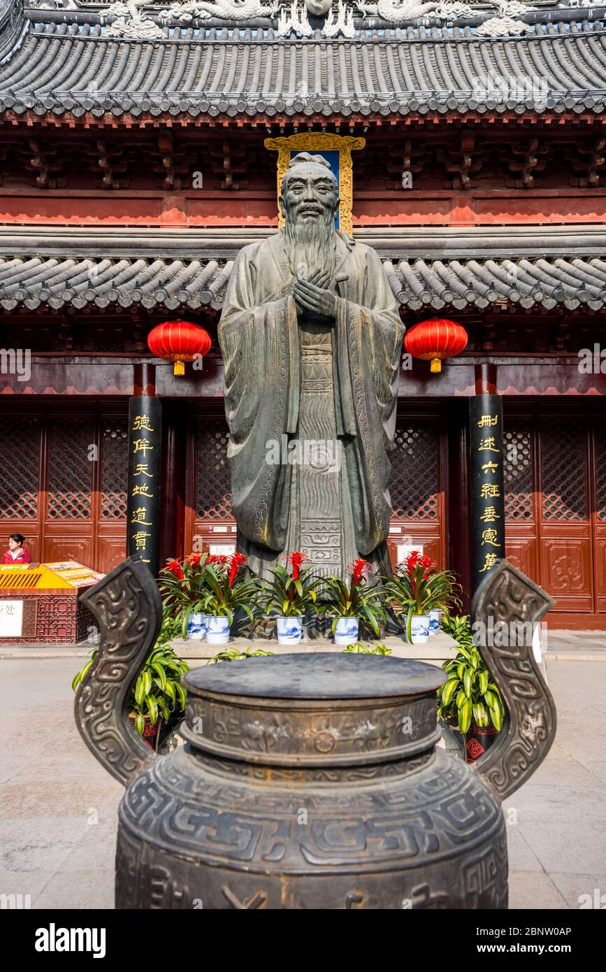 Statue of Confucius, a Chinese philosopher and politician of the Spring ...