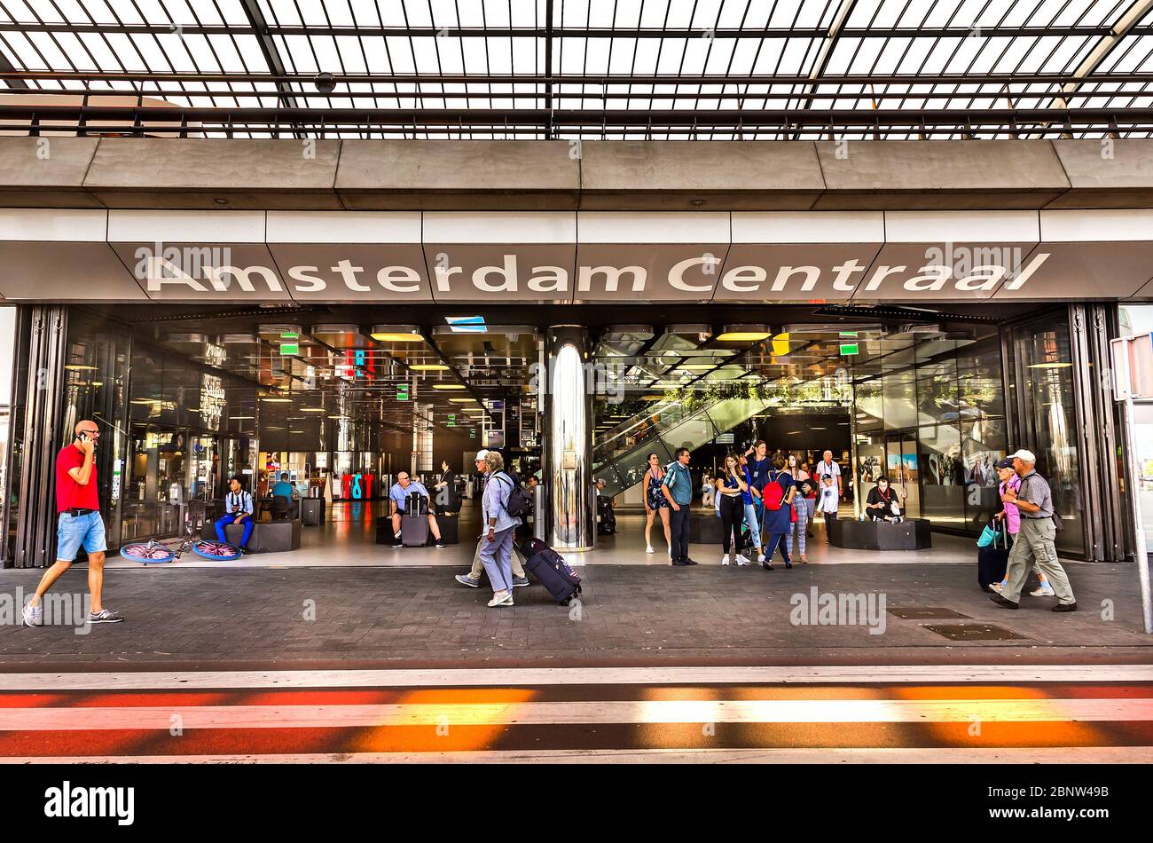 AMSTERDAM, HOLLAND – AUG. 31, 2019: Central station building Amsterdam ...