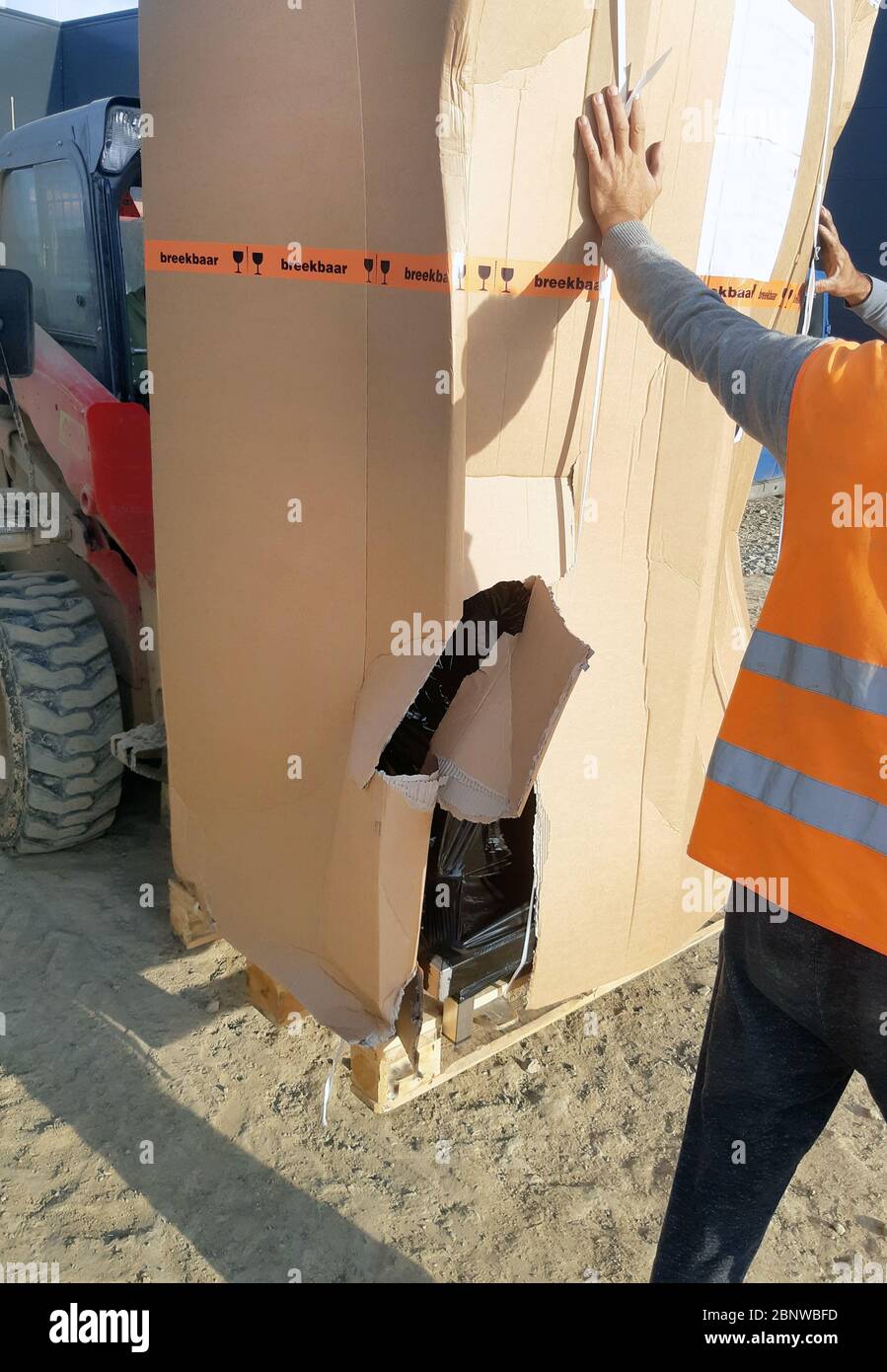 The Big Packaging Box is damaged and glasses broken during the shipping ...