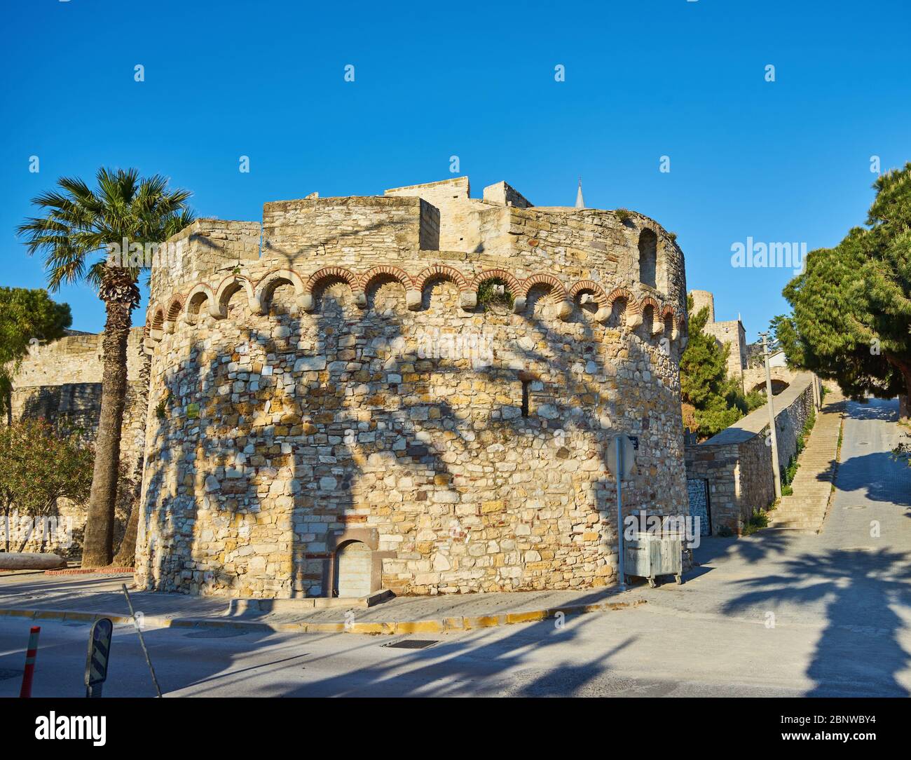 Cesme castle in the Mediterranean port of Cesme, Turkey Stock Photo - Alamy
