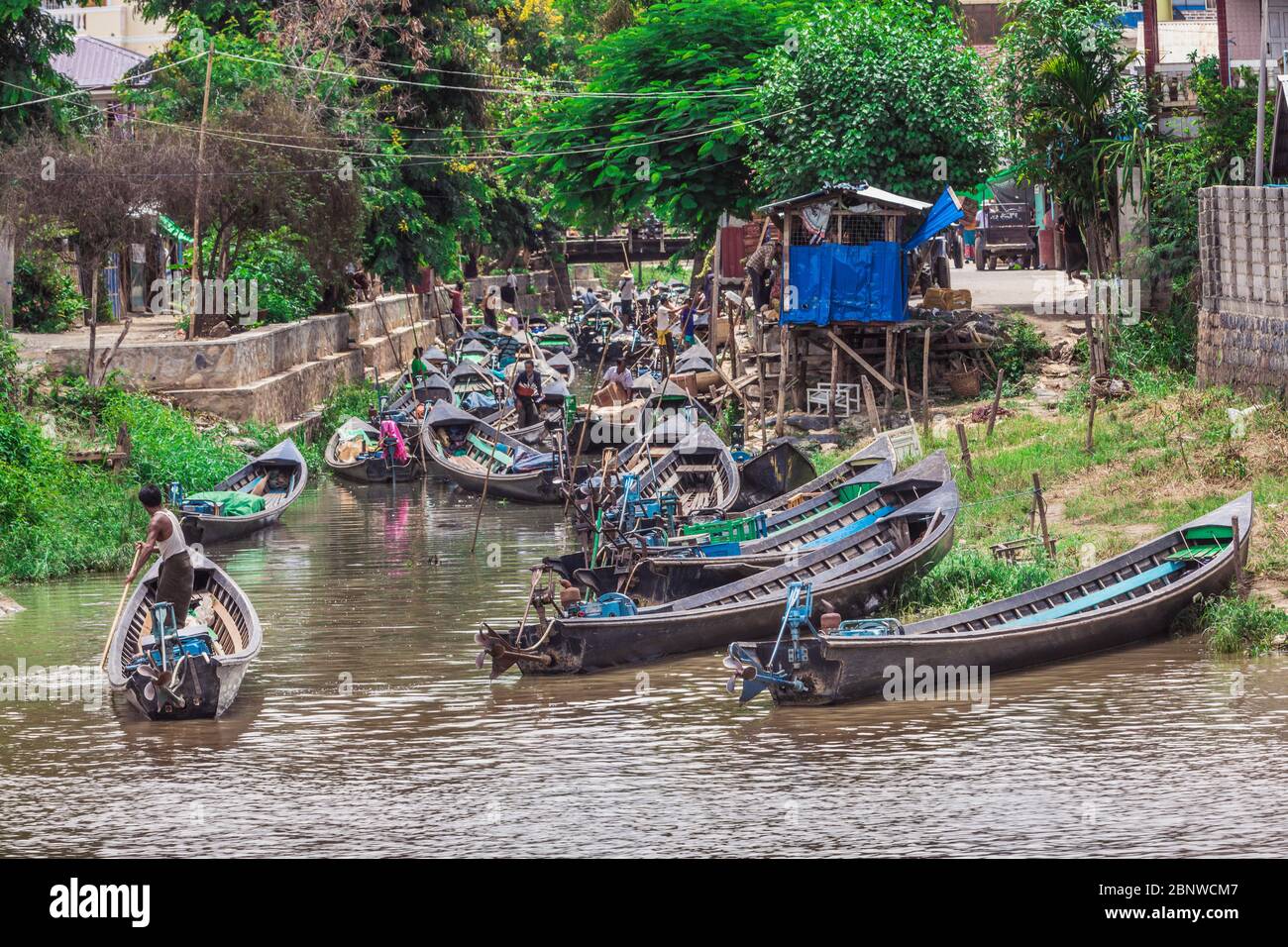 Canton de Nyaungshwe, Shan, Myanmar. July 31, 2019: Inle Boat Station ...