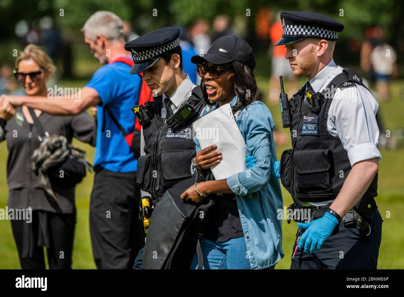 Woman being arrested hi-res stock photography and images - Alamy