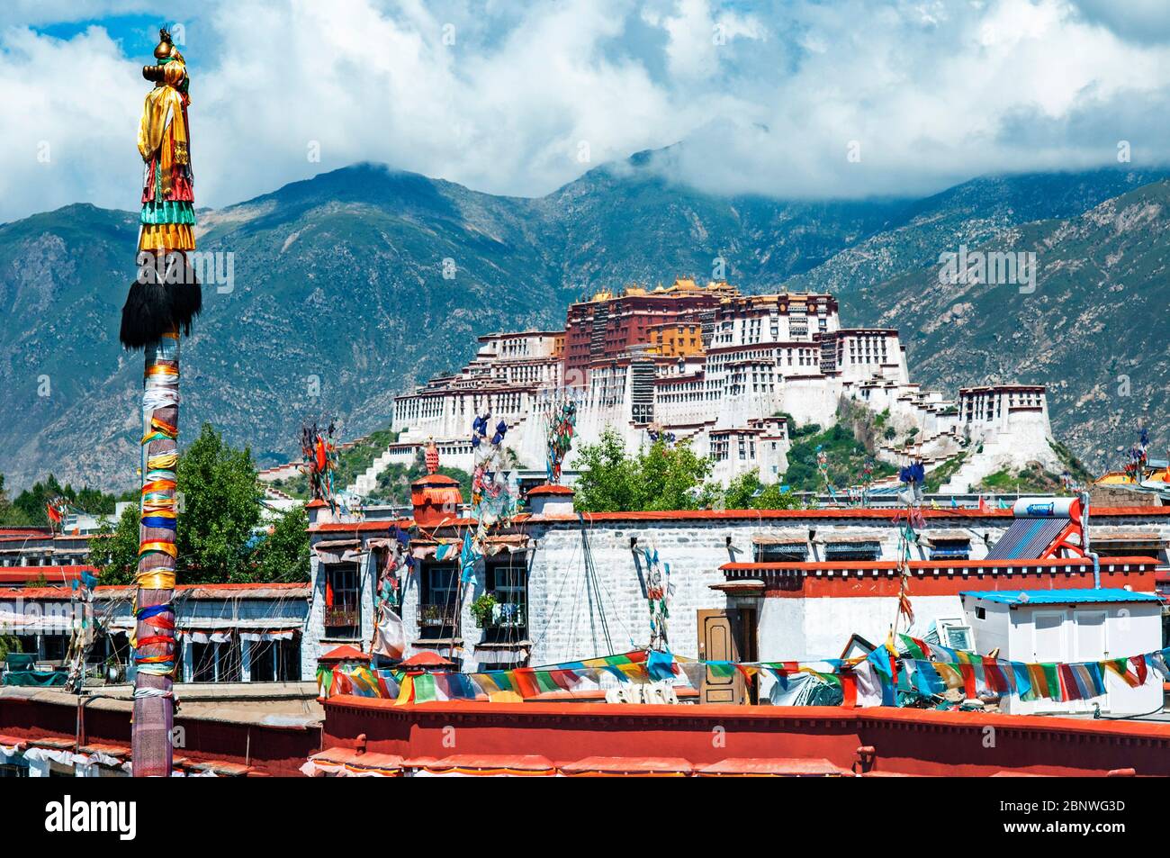 Jokhang monastery hi-res stock photography and images - Alamy