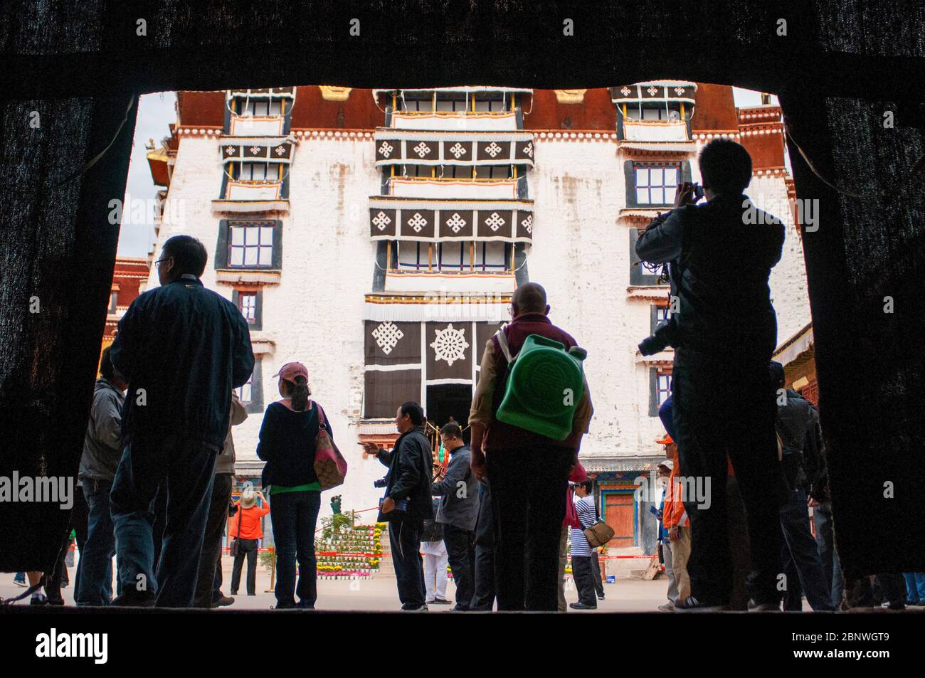 Potala palace interior hi-res stock photography and images - Alamy