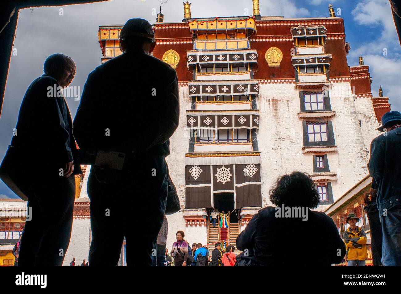 Potala palace interior hi-res stock photography and images - Alamy