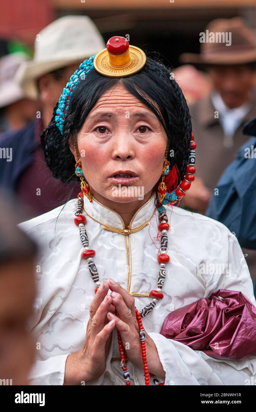 Portrait tibetan woman lhasa tibet hi-res stock photography and images - Alamy