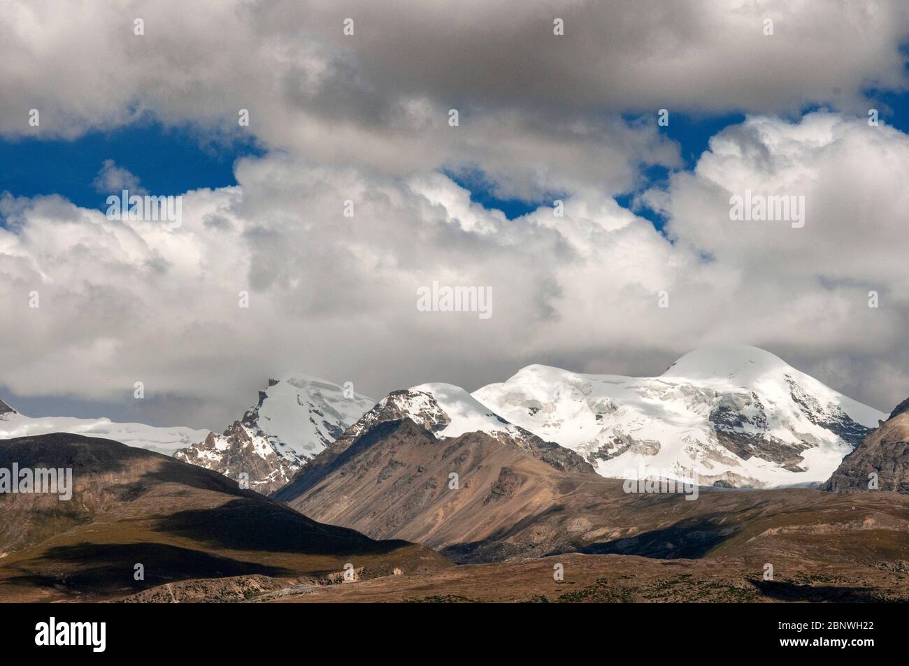Travel landscape attractions in train Lhasa-Shanghai. Yuzhu Peak: at ...