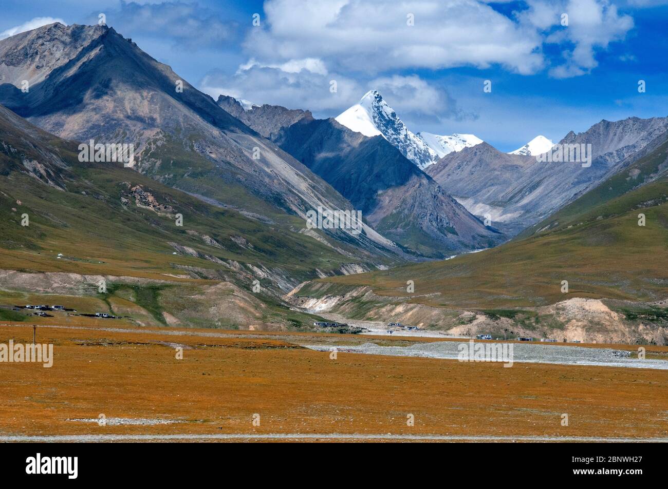 Travel landscape attractions in train Lhasa-Shanghai. Yuzhu Peak: at ...