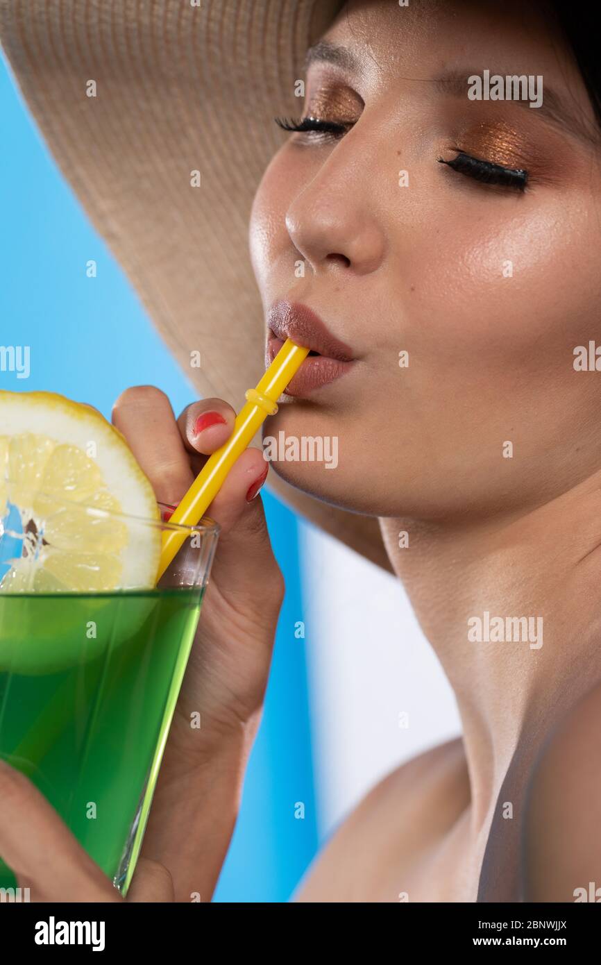 Drinking lemon through straw hi-res stock photography and images - Alamy