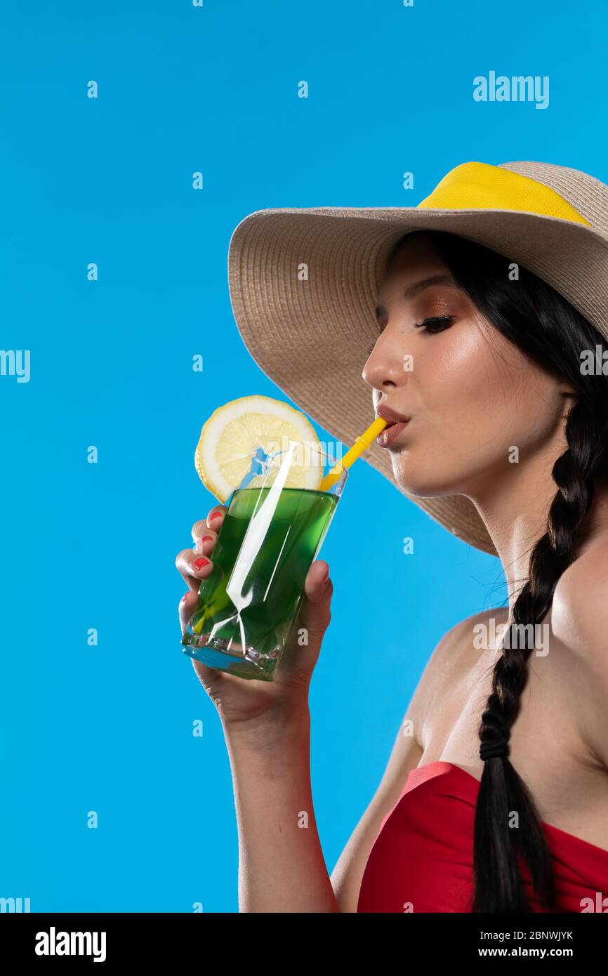 Drinking lemon through straw hi-res stock photography and images - Alamy