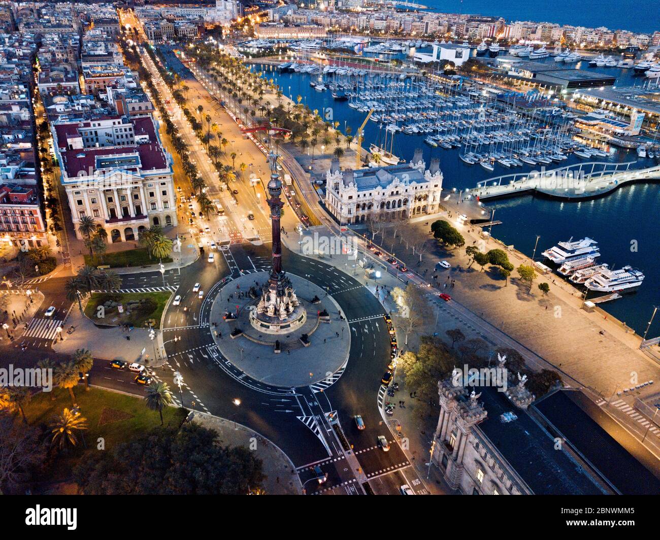 Monumento a christopher colombus hi-res stock photography and images ...