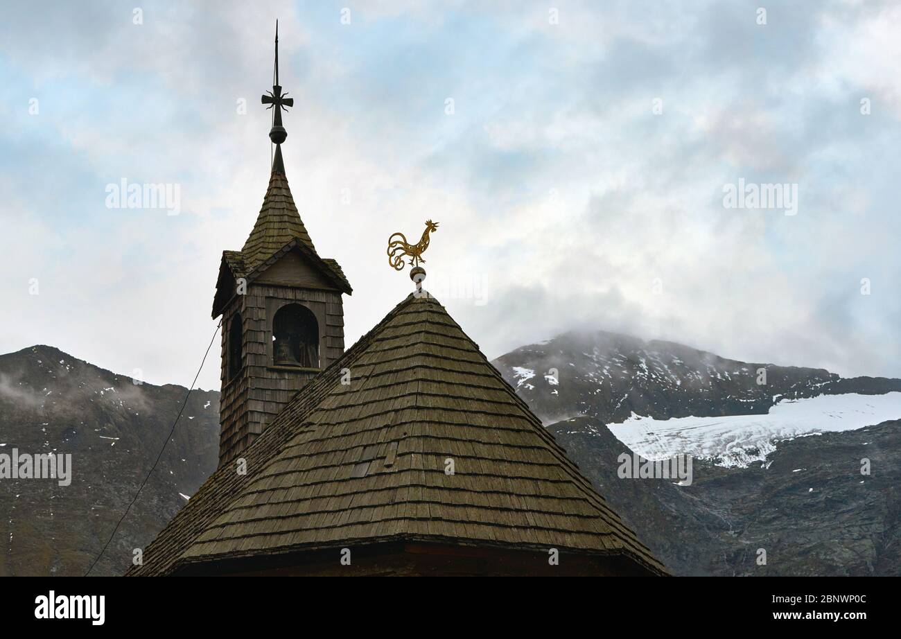 Alpine roofs hi-res stock photography and images - Alamy