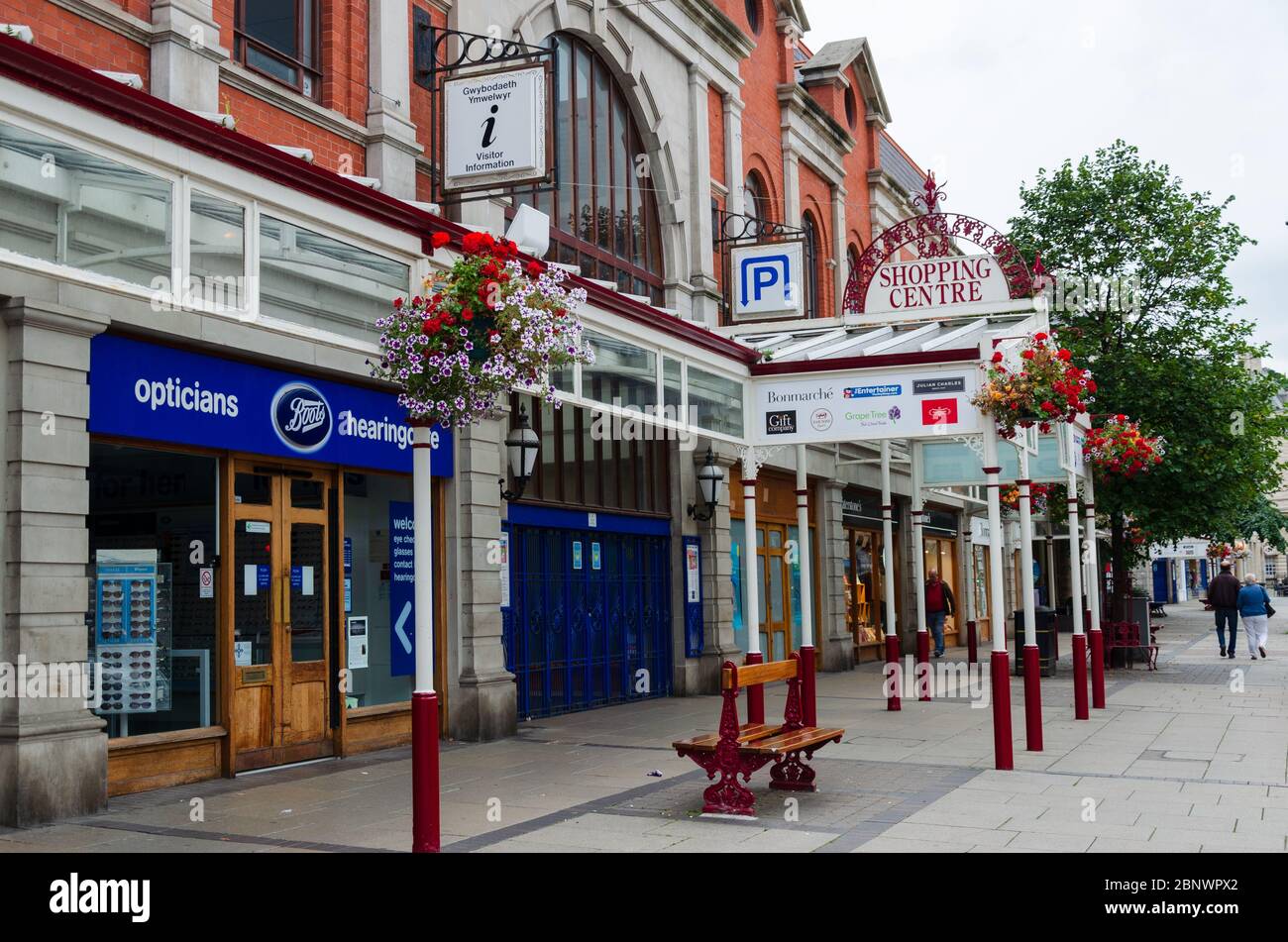 Llandudno, UK: Aug 27, 2019: A general street scene on Mostyn Street ...