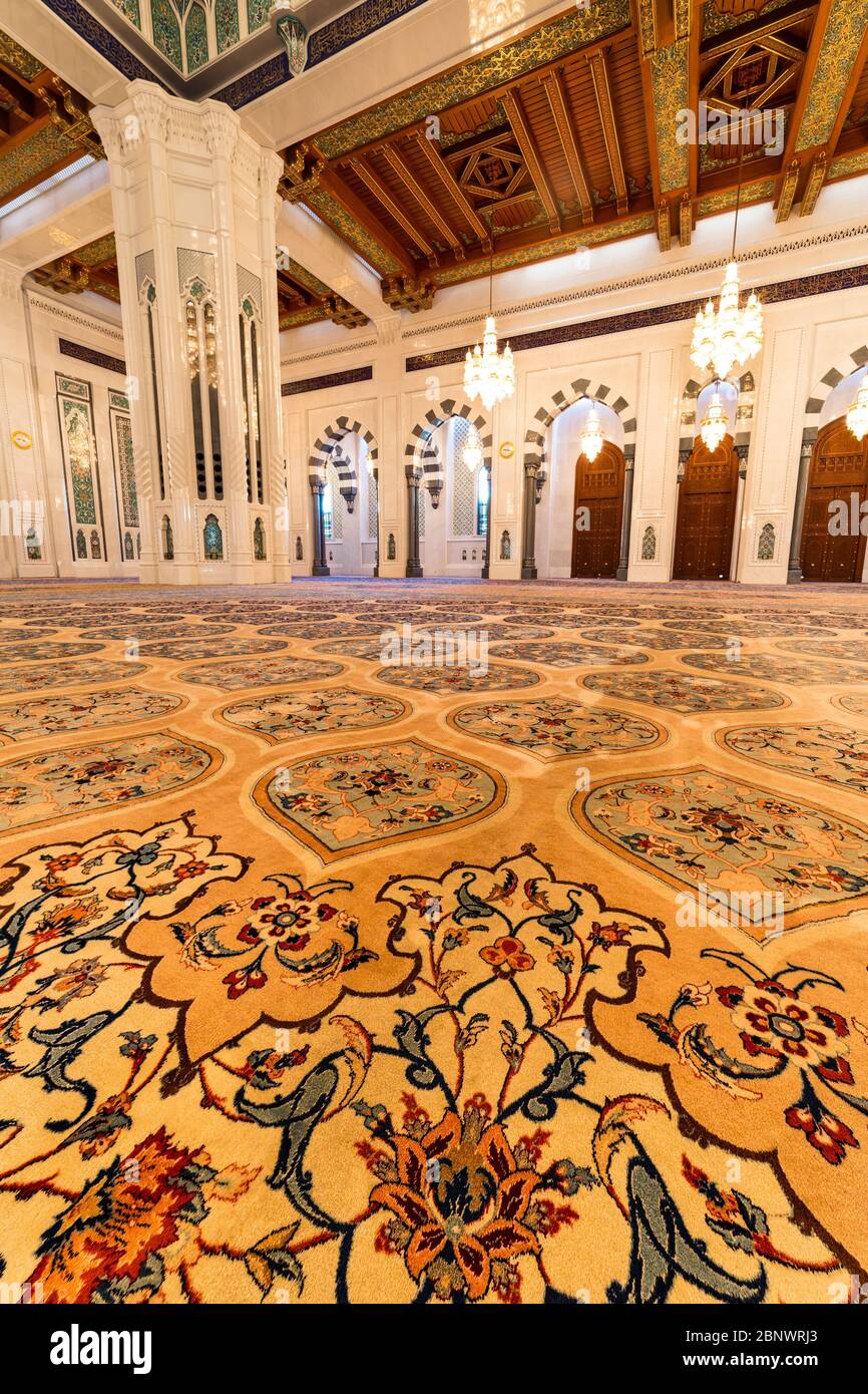 MUSCAT, OMAN - NOVEMBER 30, 2017: interior view of Sultan Qaboos Grand ...