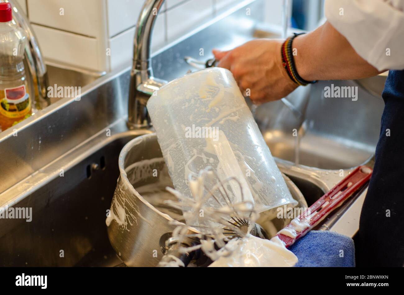 Washing utensils hi-res stock photography and images - Alamy