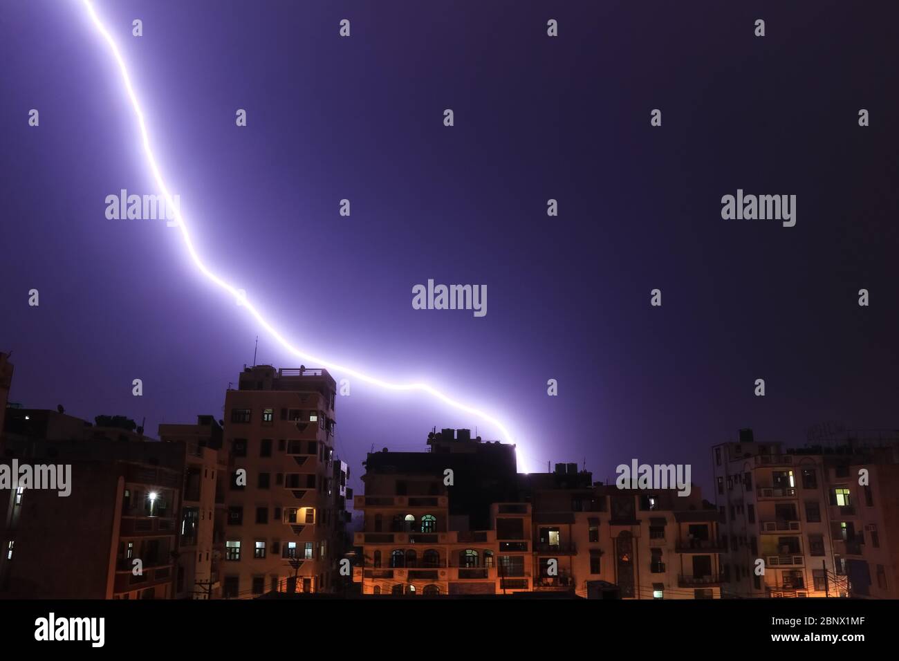 Lightning strikes building hi-res stock photography and images - Alamy