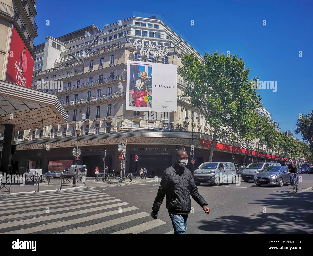 Paris france black friday hi-res stock photography and images - Alamy