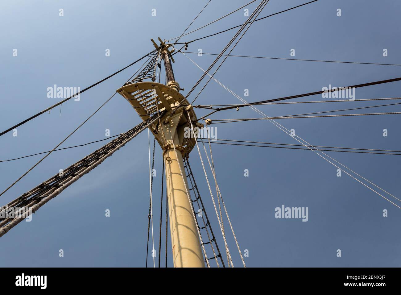 Main Mast High Resolution Stock Photography and Images - Alamy