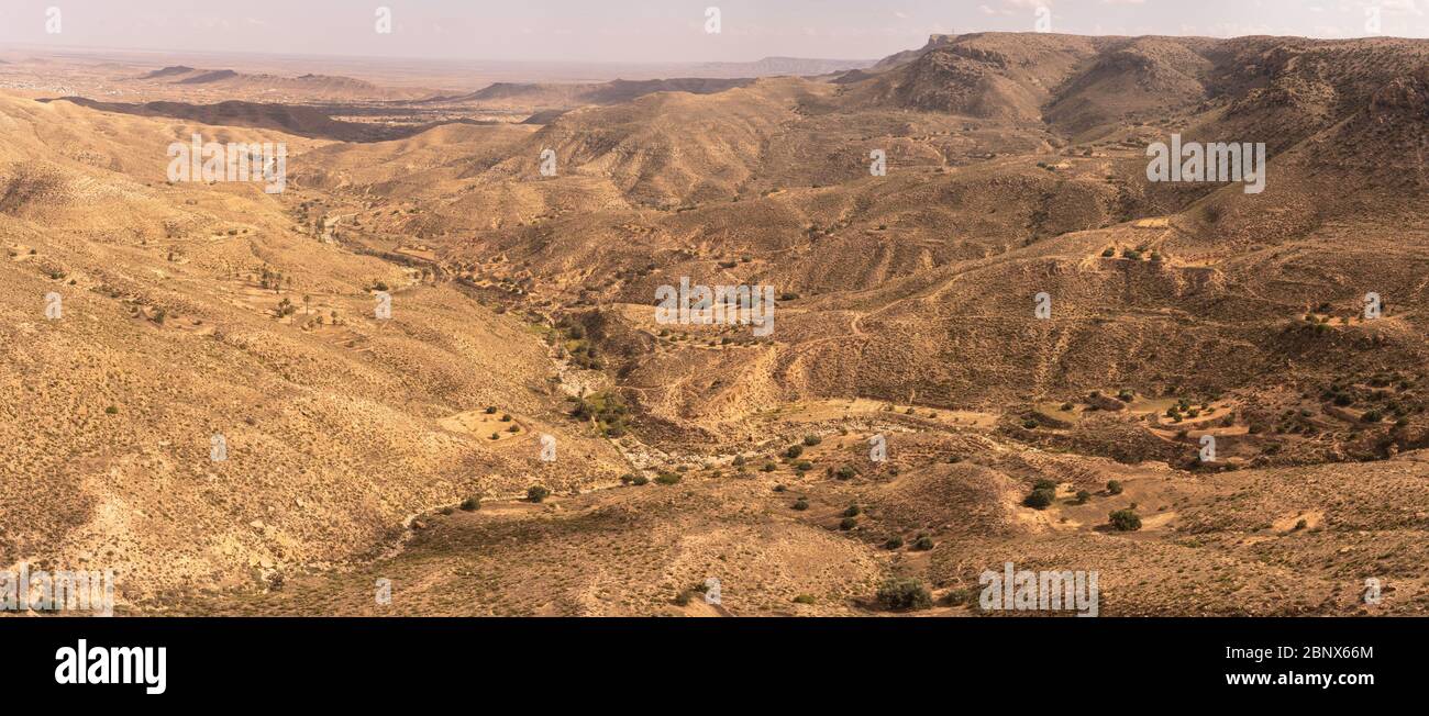 welcome in tunisia, welcome to the djebel dahar Stock Photo - Alamy