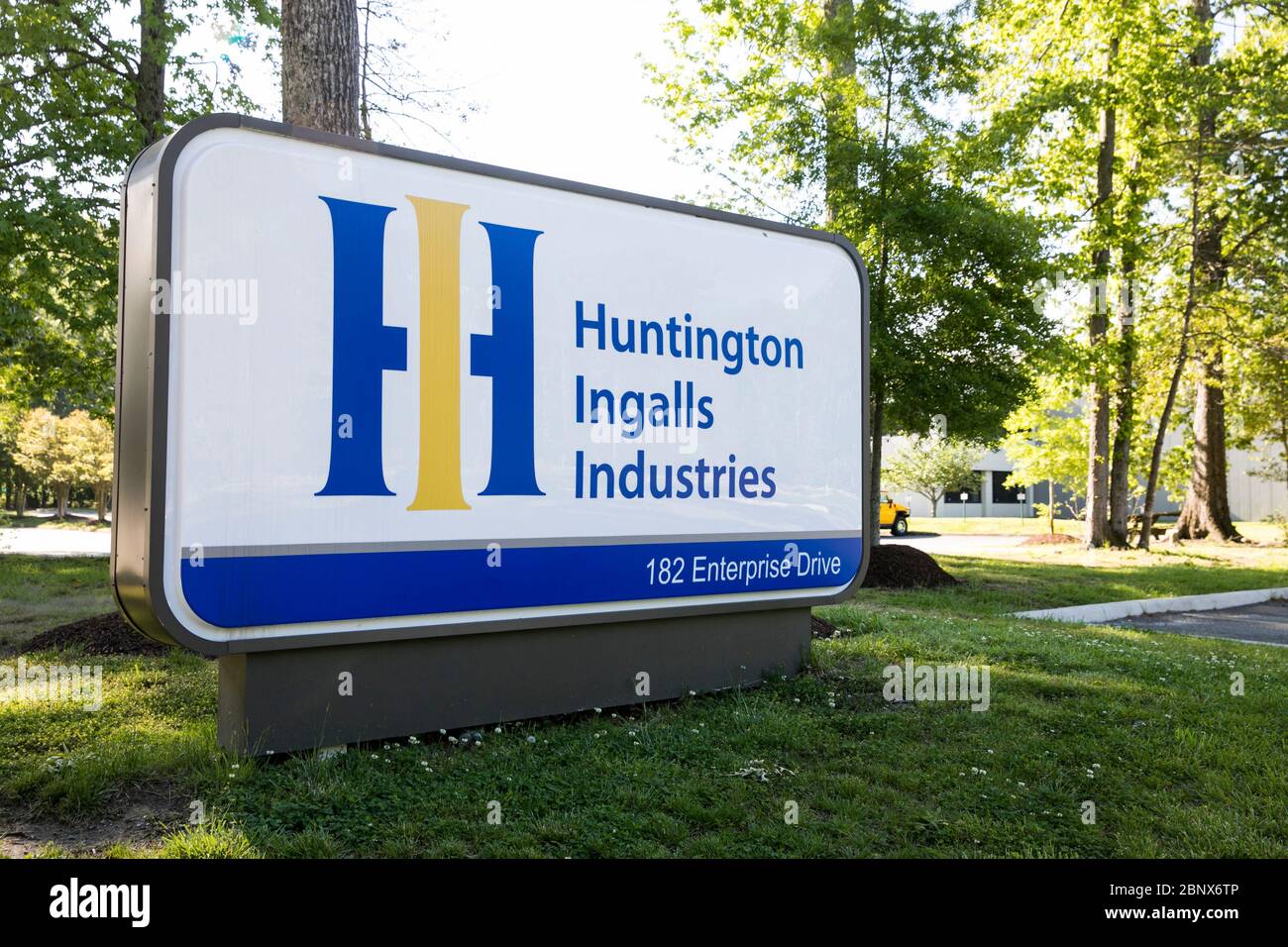Huntington ingalls industries logo hi-res stock photography and images ...