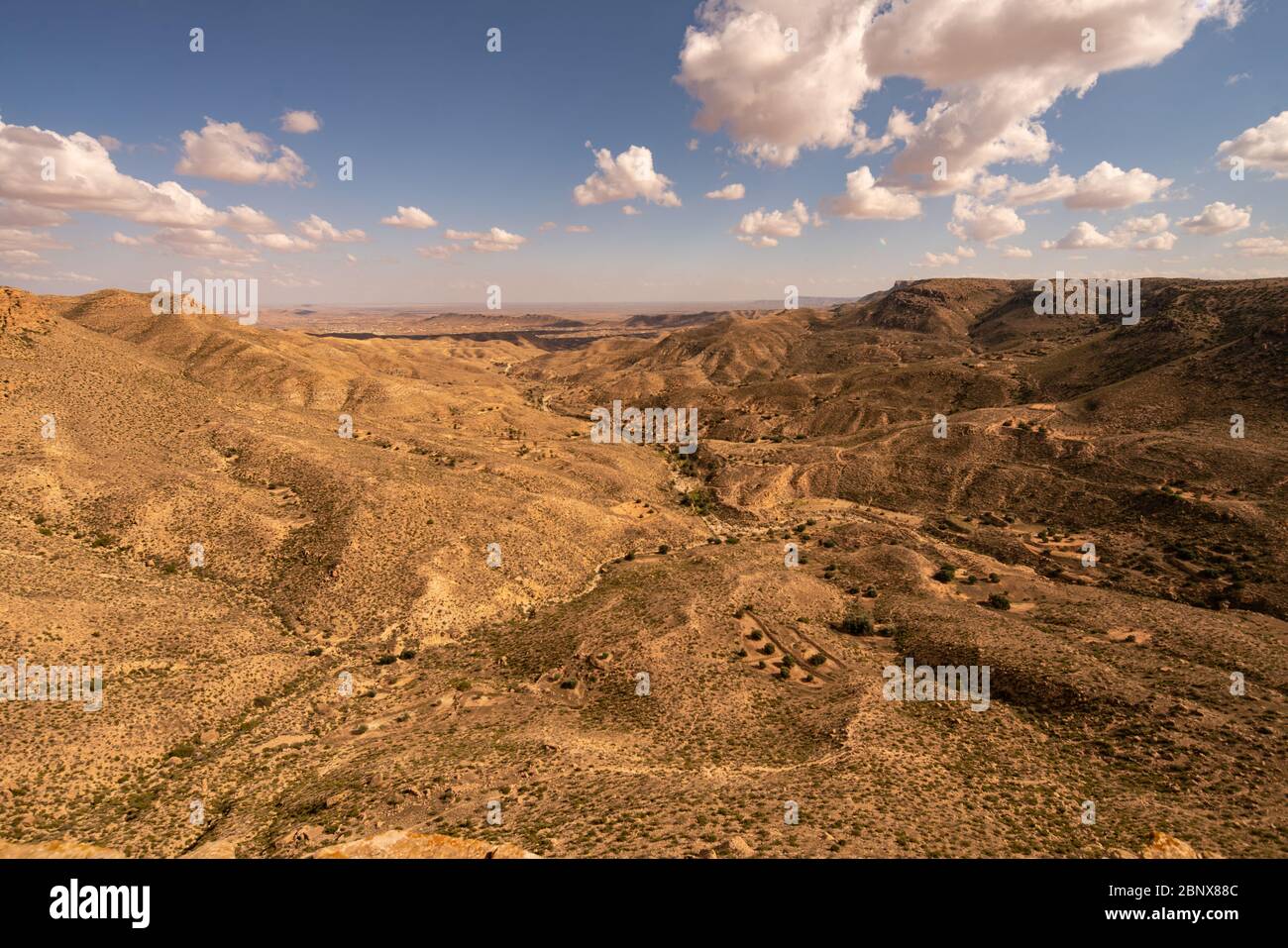 welcome in tunisia, welcome to the djebel dahar Stock Photo - Alamy