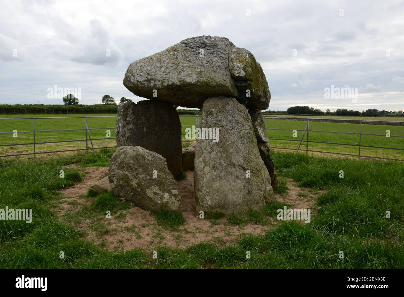 Neolithic burial monuments hi-res stock photography and images - Alamy